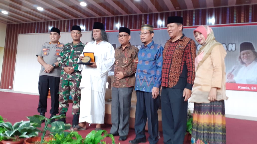 Gus Muwafiq Sebut Gerakan Hizbul Tahrir Tidak Relevan di Indonesia ...